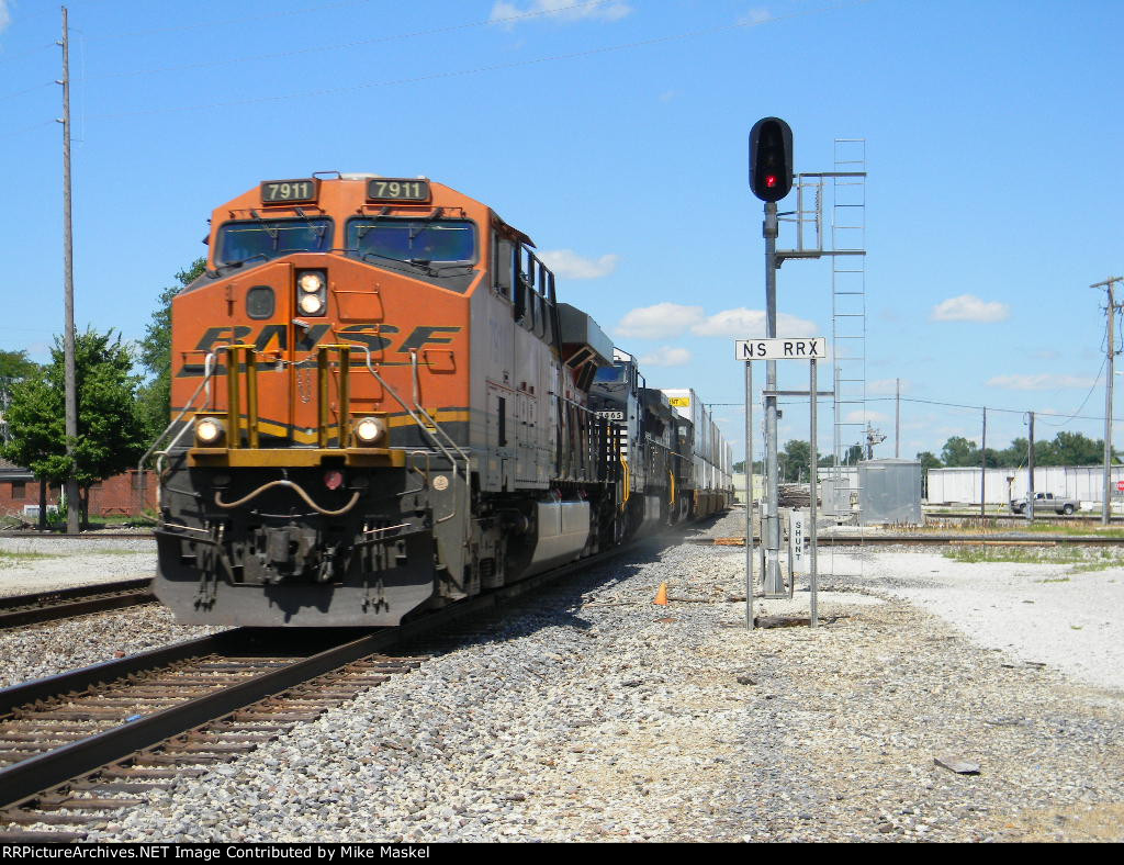 BNSF 7911